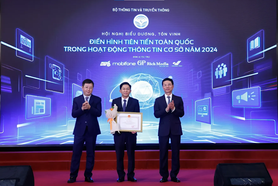 MOBIFONE IT VINH DỰ NHẬN BẰNG KHEN CỦA BỘ TT&TT VỀ THÀNH TÍCH XUẤT SẮC ...